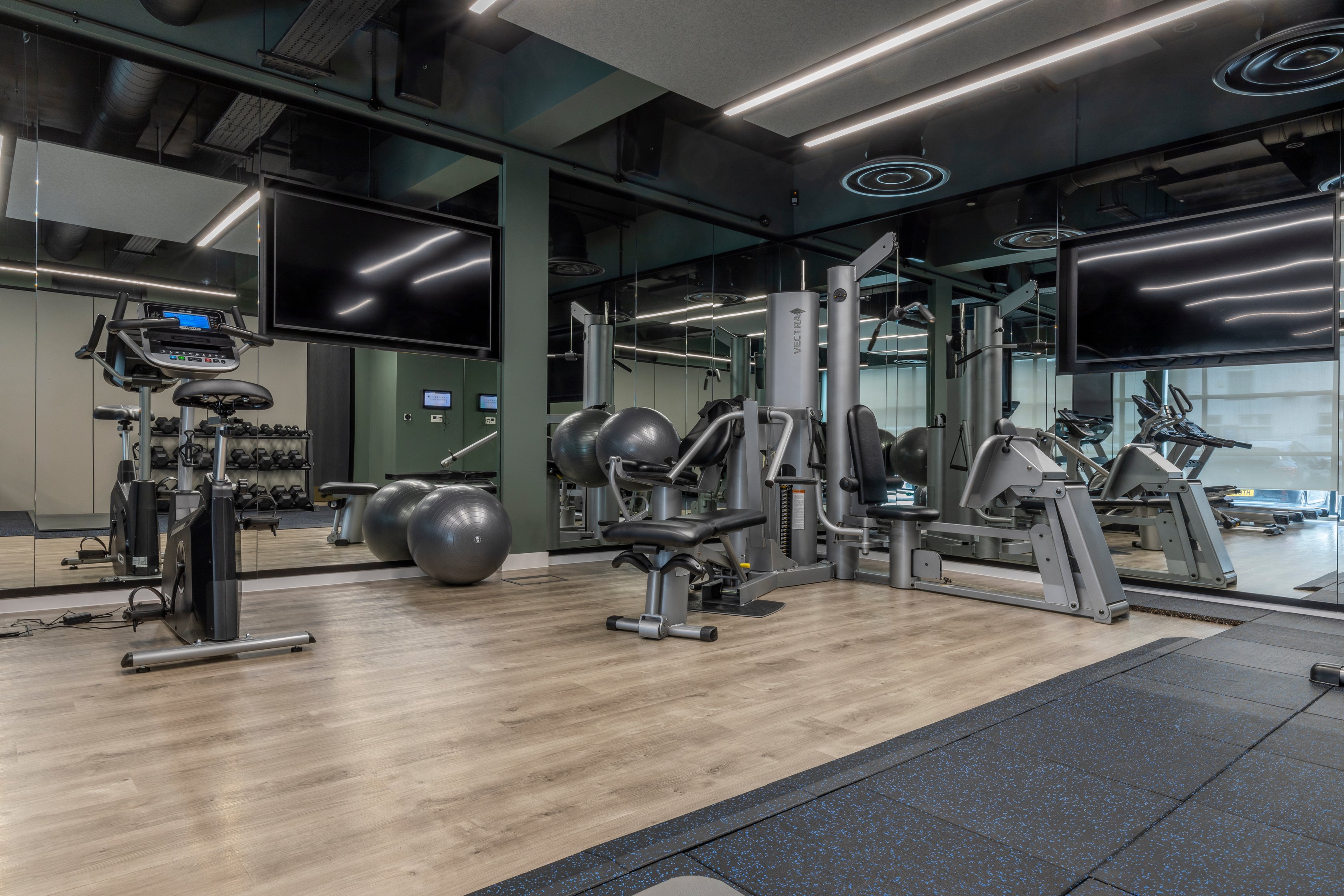 The Office Gym: Pros & Cons